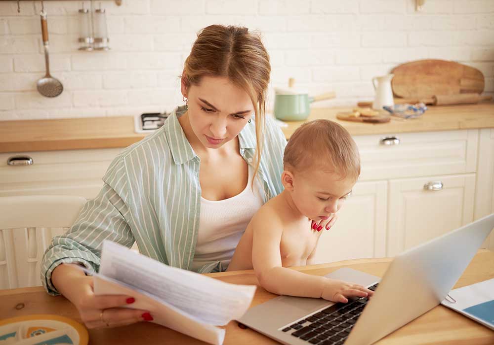 12 Effective Budgeting Tips For Single Moms (2023)